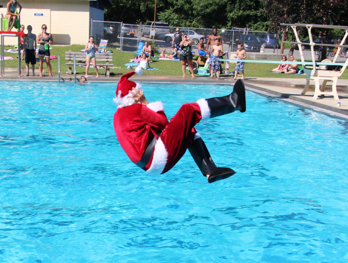 SANTA MAKES A SPLASH IN TAMAQUA – TamaquaArea.com