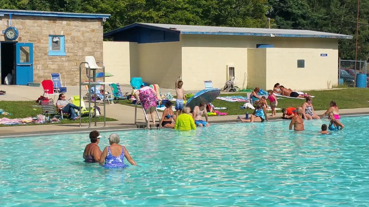 SOME PHOTOS OF THE LAST DAY OF THE TAMAQUA BUNGALOW POOL FOR THE SEASON ...